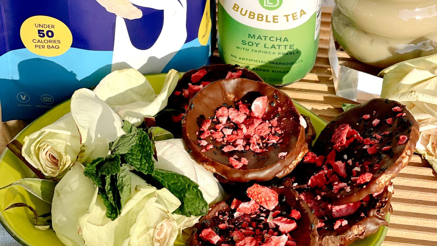 Boba Tea Snack Pairing - Low Carb Matcha Soy Boba with Strawberry Blac ...